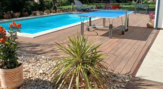 Bois composite : caractéristiques, avantages, guide d’achat