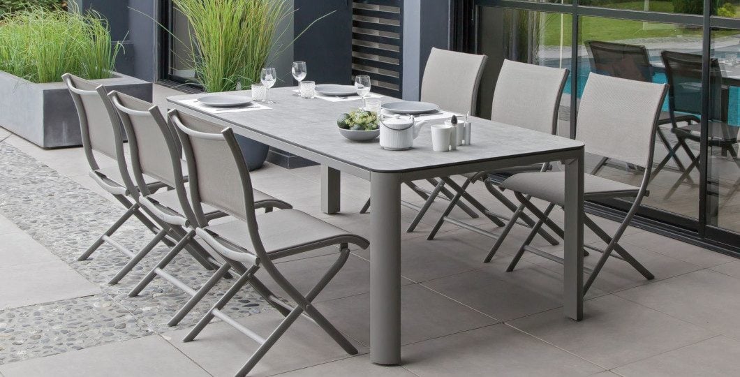 Plateau Trespa ou Arpa pour sa table d’extérieur